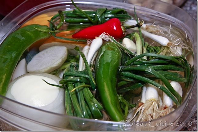 Korean Cuisine: Dongchimi (Daikon) Kimchi - (동치미 김치)